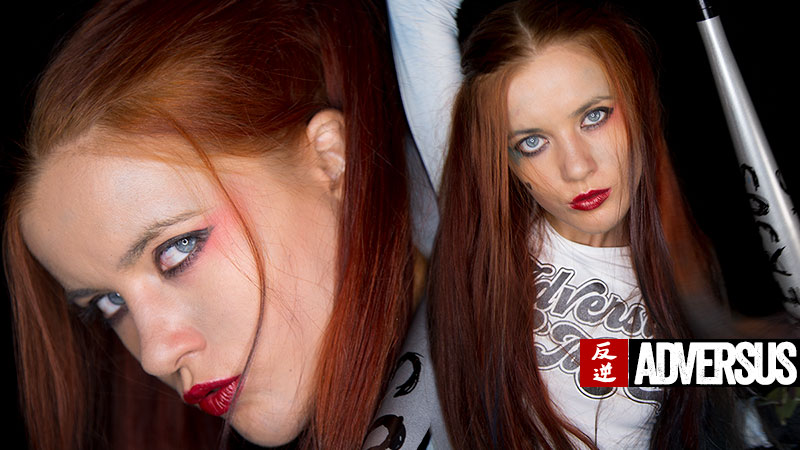 Katrina Dubrovskaya. Power model met vlammend rood haar en felblauwe ...